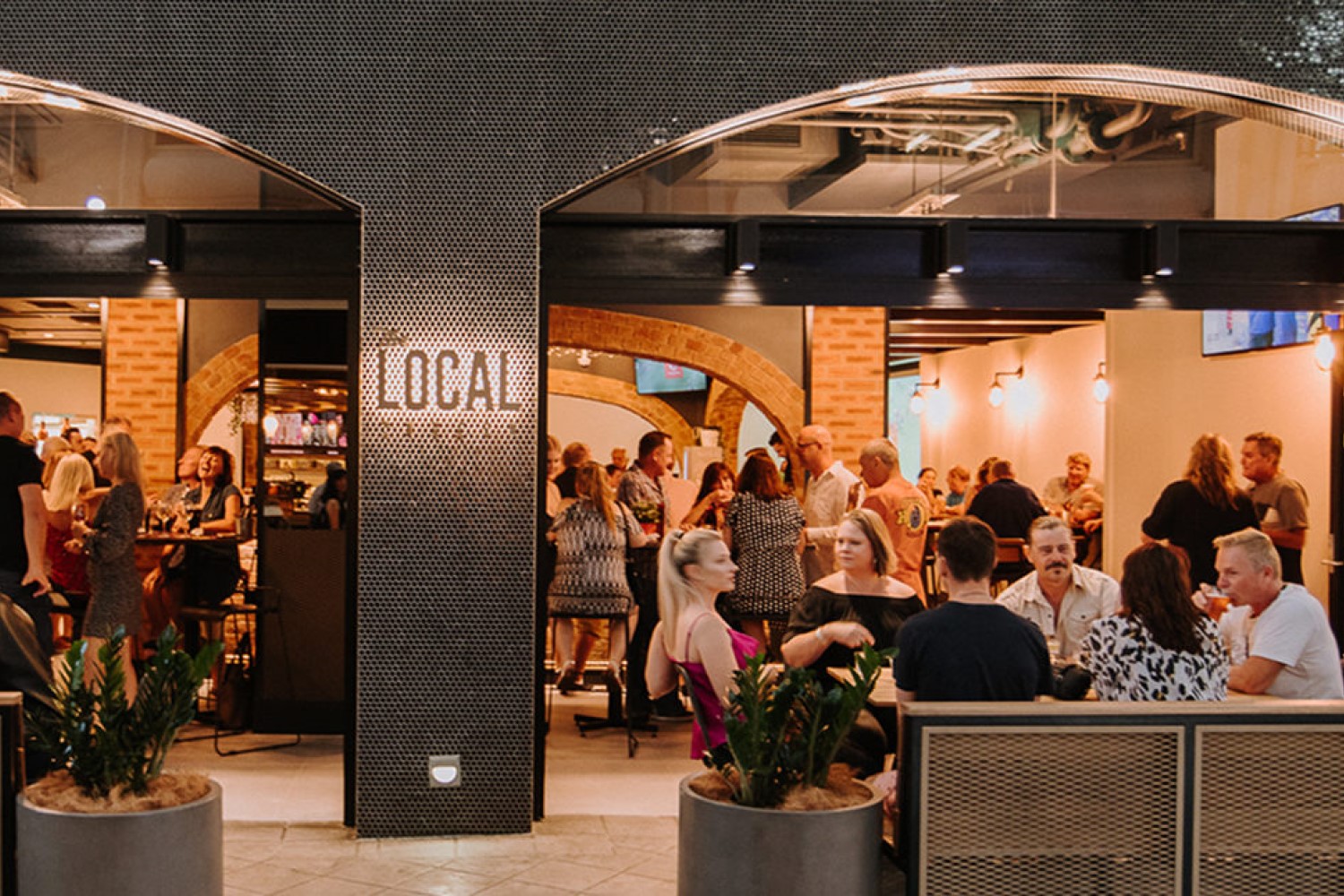The Local Tavern - Best Restaurant in Surfers Paradise | Chevron ...